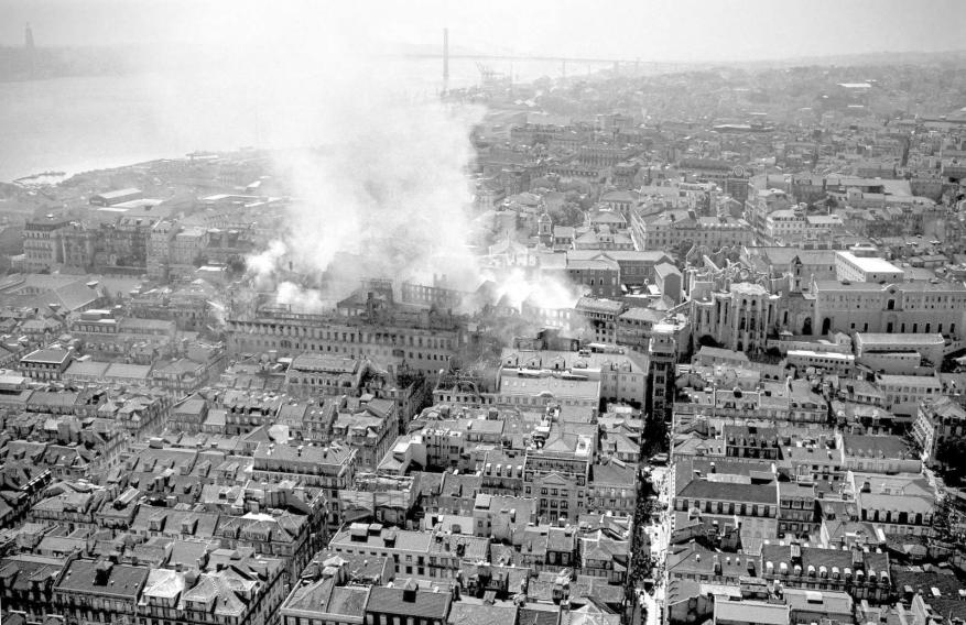 On The Catwalk: O Incêndio do Chiado - 25 anos depois