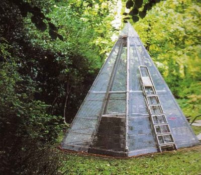 portalen portalen: Pyramid Shed