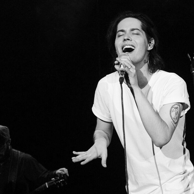 Em entrevista, o cantor Filipe Catto fala sobre o seu novo disco ...