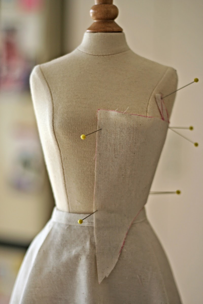 The Alcega Project: Project #5. F.59a - "Kirtle and low cut bodice of silk"