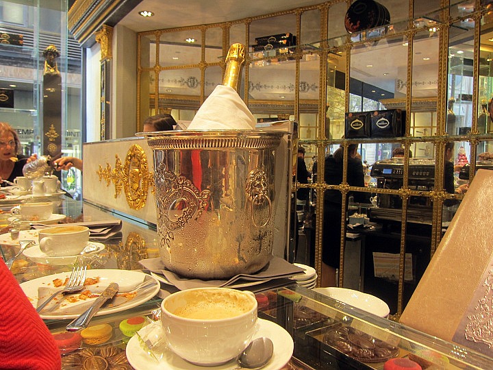 paris breakfasts: Teatime at Cafe Pouchkine