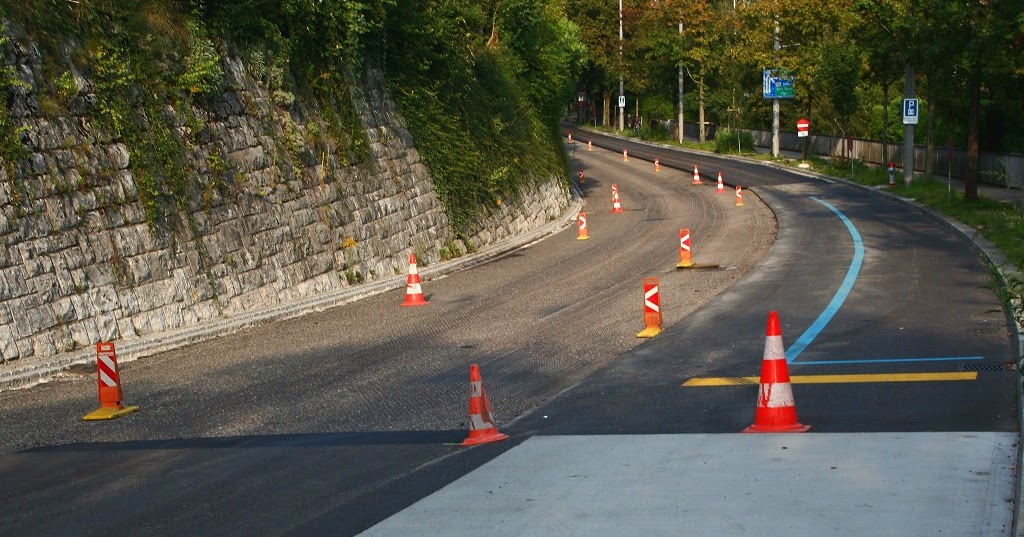 "Get under way" nghĩa là gì?