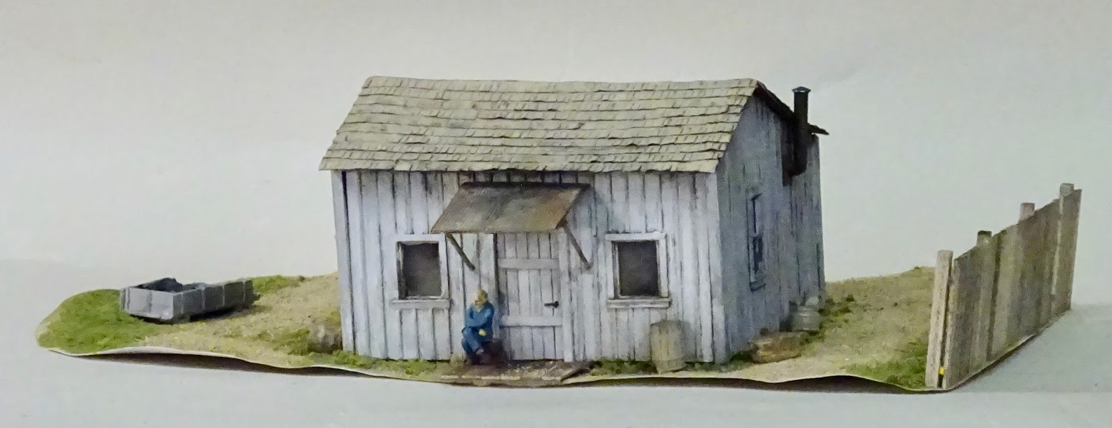 Model Railroad Minutiae: Small house/shack complete