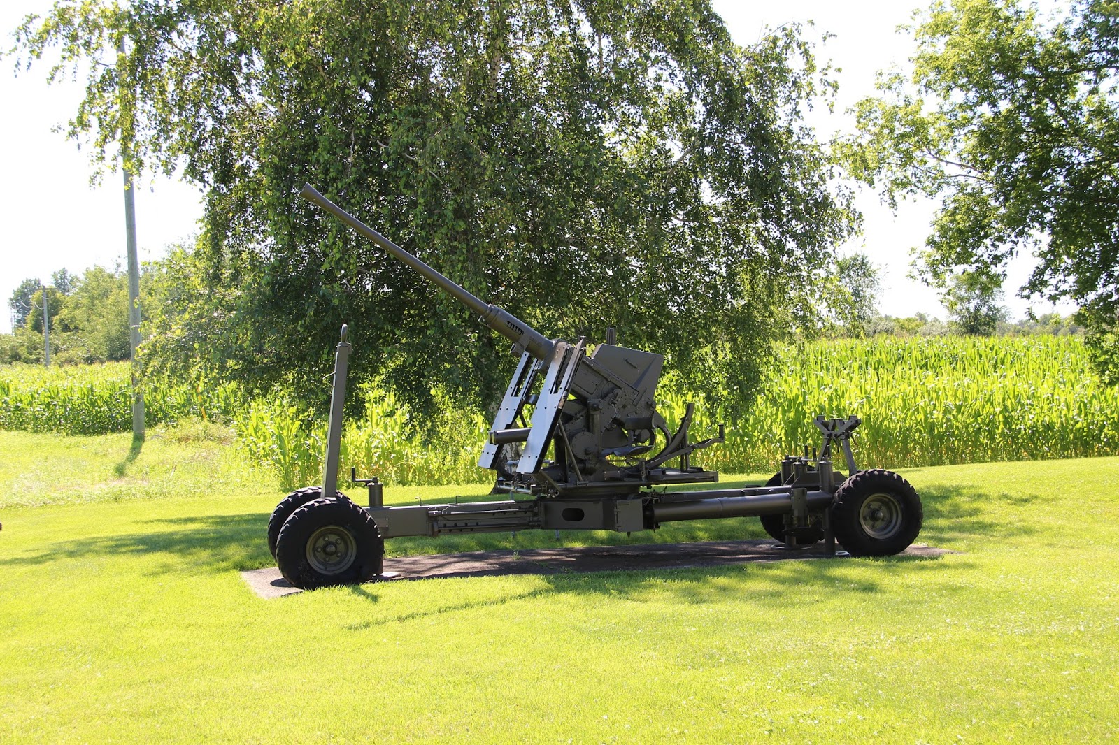 Memorials in Ottawa: Anti-Aircraft Gun & World War I Mortar