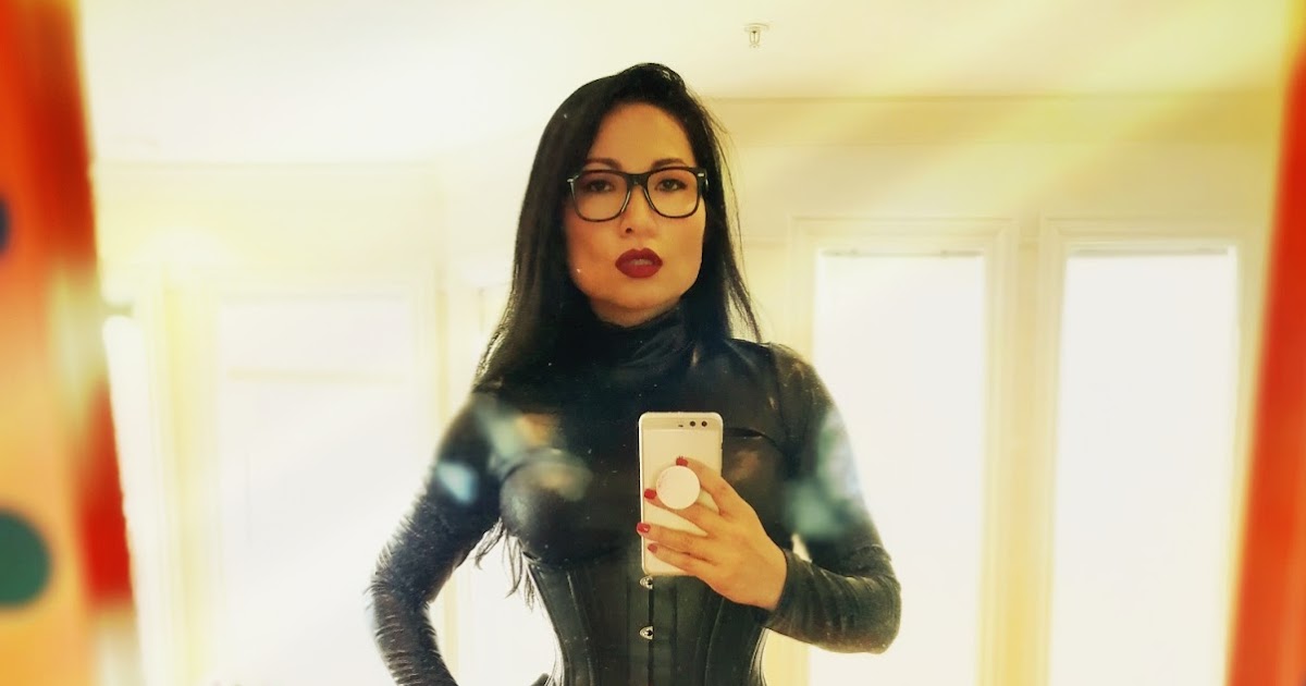 A Sub For Mistress Kim: How I became owned by Mistress Kim