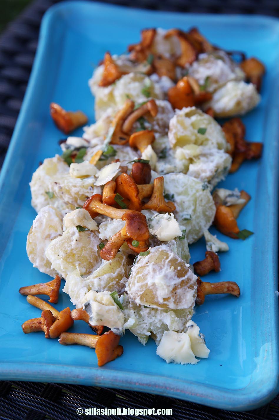 SILLÄ SIPULI: Kantarelli-perunasalaatti