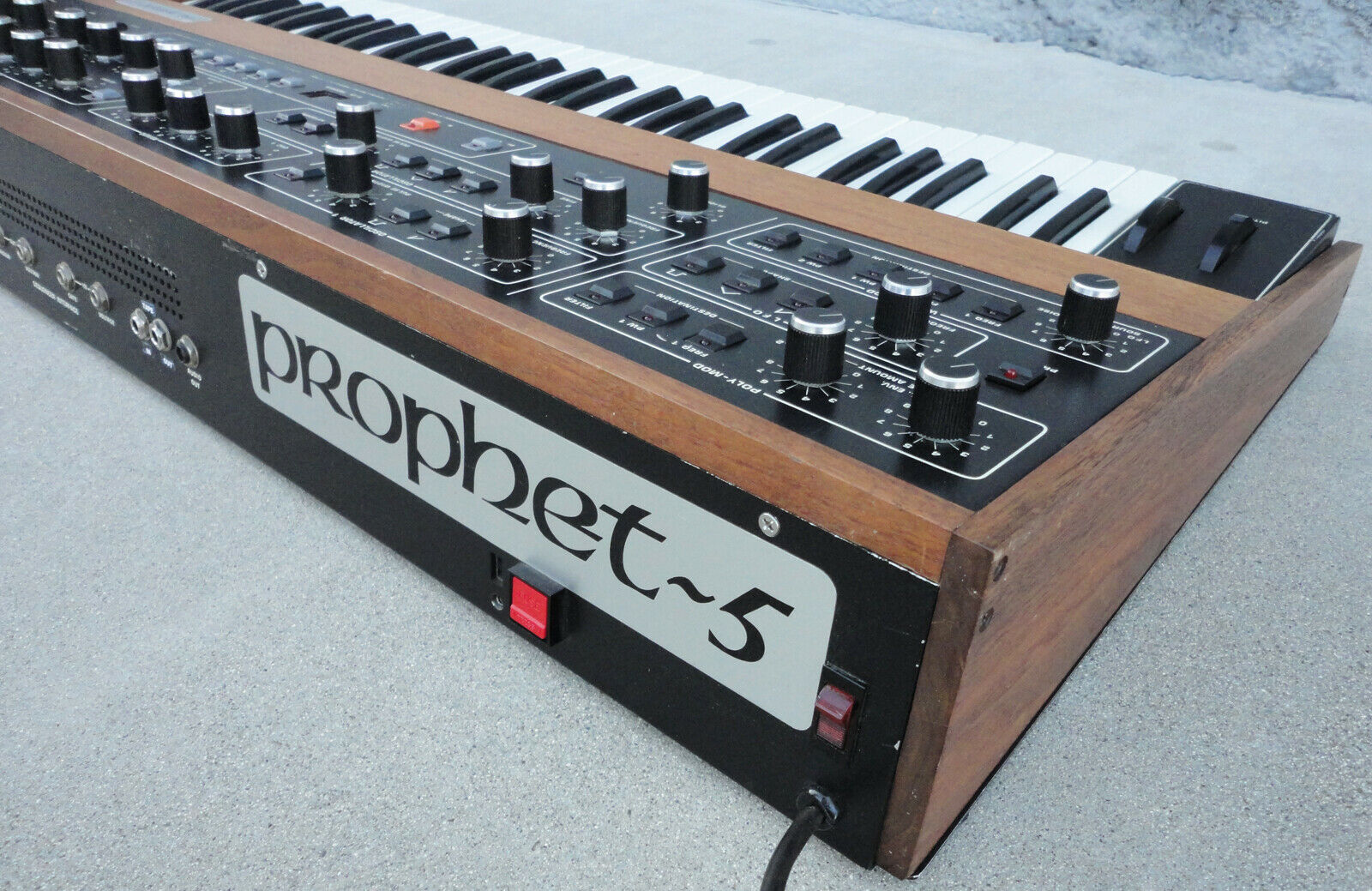 MATRIXSYNTH: Sequential Circuits Prophet-5 Rev 2 - Analog Polyphonic ...