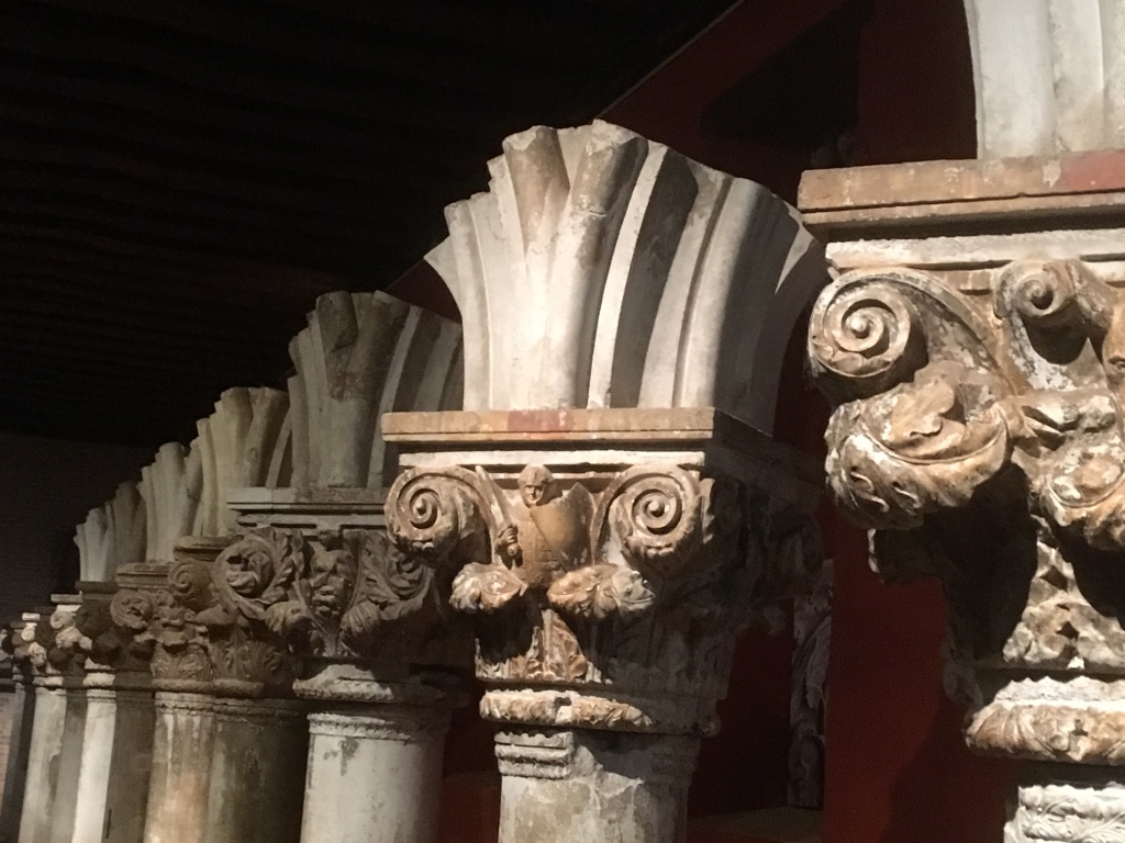 latteaigomiti: capitelli