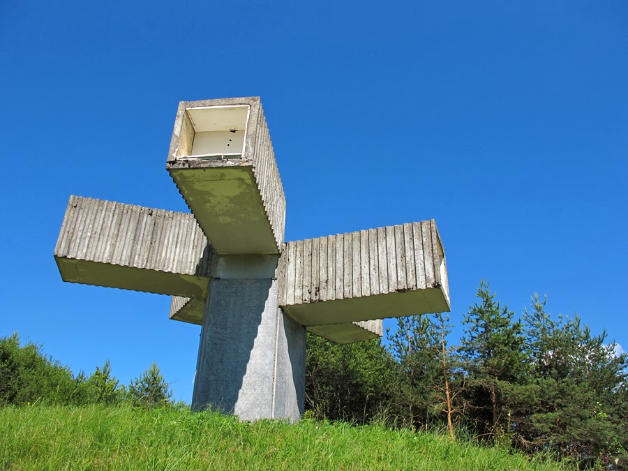 Simboli polpretekle zgodovine: BRAVSKO – Spomenik padlim borcem v NOB