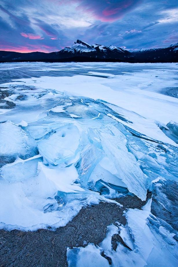 Amazing Frozen Lake Photography Of Canada | Funnilogy