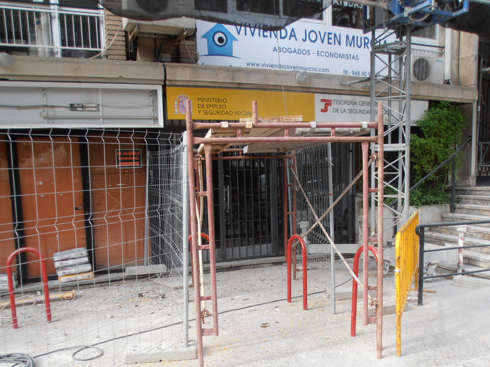 Imagen 11: Detalle marquesina de protección para entrada de locales