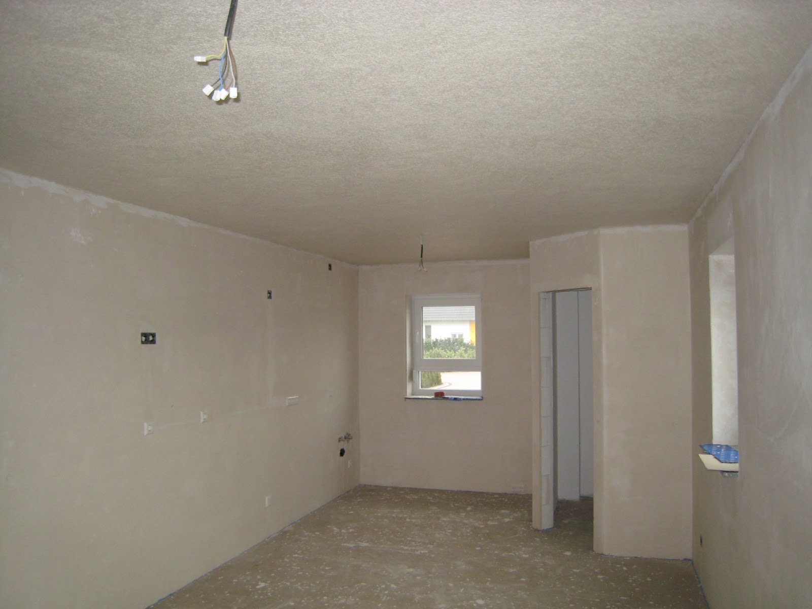 Stein auf Stein das Haus ... wird bald fertig sein: Decke im Wohnzimmer ...