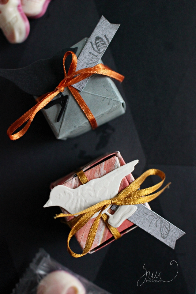 Suvikukkasia: Taittele helpot karkkirasiat paperista