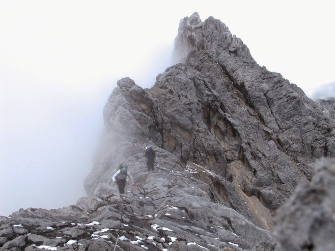 Puncak Carstenz Jadi Incaran Turis Asing yang menyukai Adventure Extreme