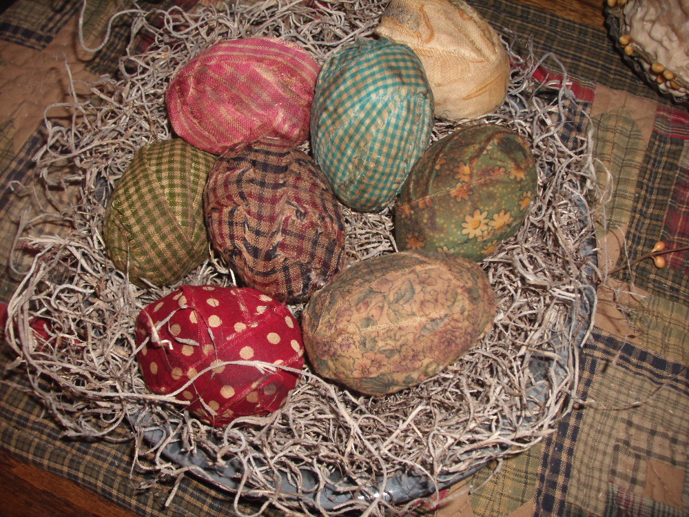 KKL Primitives Selling Blog: 8 PRIM STYLE RAG CLOTH EGGS IN OLD PIE PAN