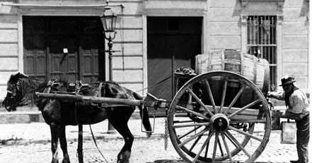 Personajes y Transportes de la epoca: EL AGUATERO