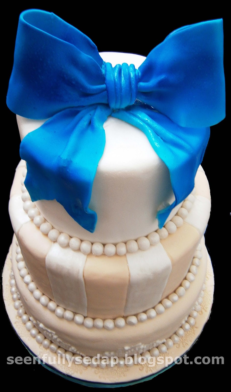 Seenfully Sedap: Blue Ribbon Wedding Cake