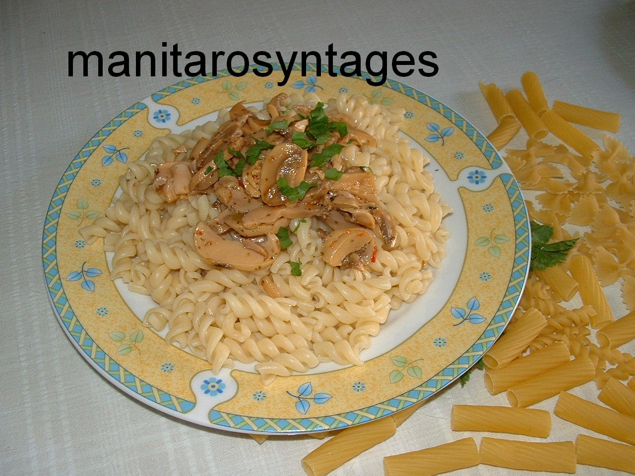 ΜΑΝΙΤΑΡΙΑ: ΜΑΚΑΡΟΝΙΑ ΜΕ ΣΑΛΤΣΑ ΚΟΚΚΙΝΗ ΚΑΙ ΜΑΝΙΤΑΡΙΑ ( βίδες ή ότι άλλο ...