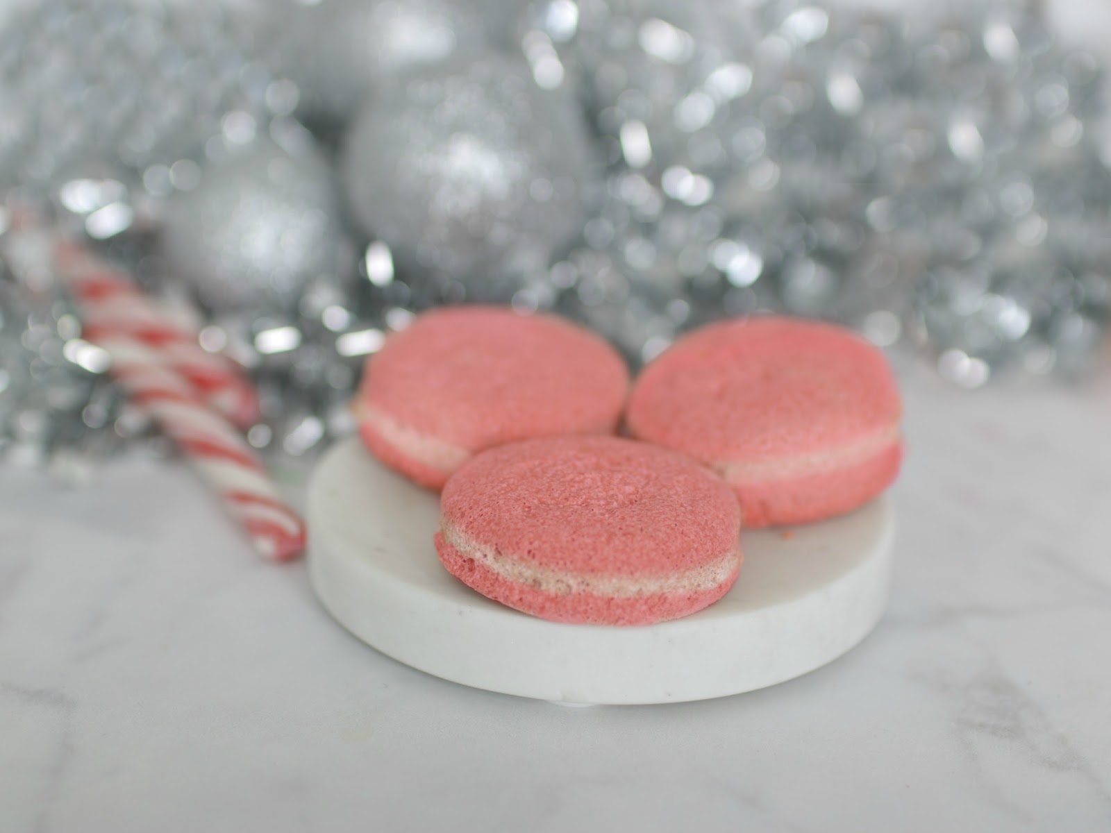 Elle Sees|| Beauty Blogger in Atlanta: DIY Peppermint Macaron Bath Bombs