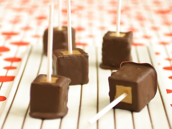 Fly Me to the Moon: Fabulous Favors: Dessert on a Stick