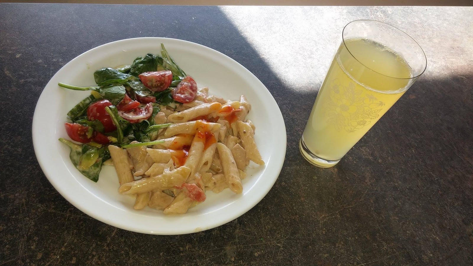 OG õppeköök: 6b köögis: kanapasta, värske salat ja sidruni-apelsini ...