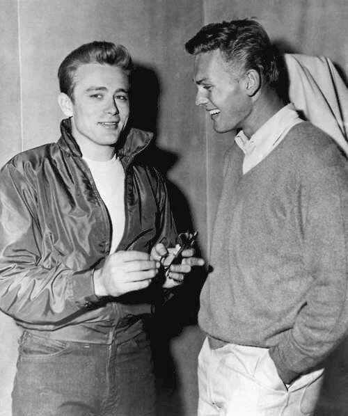 JAMES DEAN: CON OTROS COMPAÑEROS Y AMIGOS. WITH OTHER COLLEAGUES AND ...