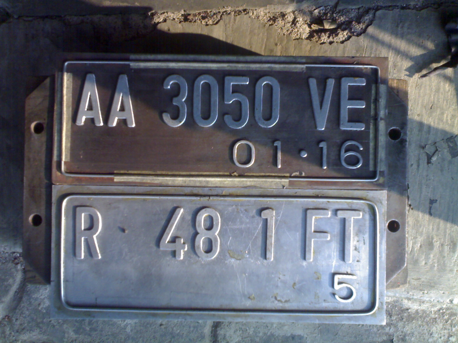 Plat Nomor dan Stempel temanggung pas perempatan gloria depan ahas ...