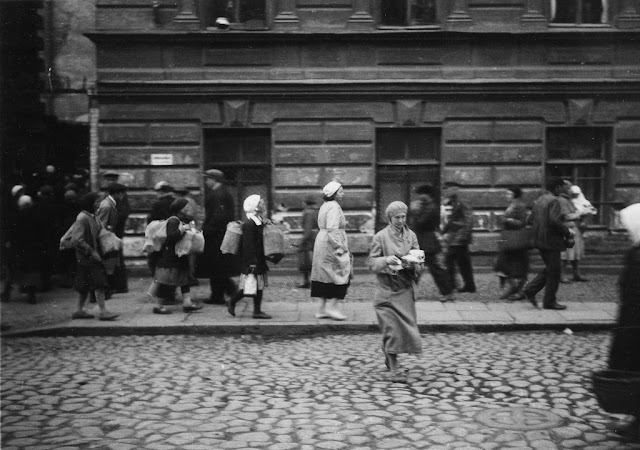 A Trip to Moscow in the 1930s by a Norwegian Journalist ~ Vintage Everyday