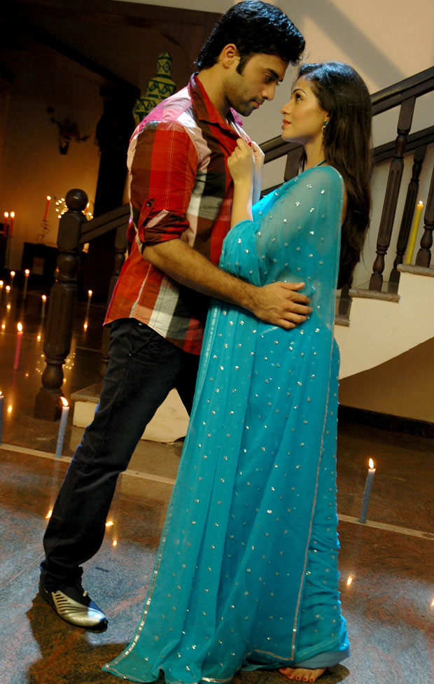 Sada Blue Saree Romantic Spicy Stills in Telugu Movie Mythri |Beautiful ...