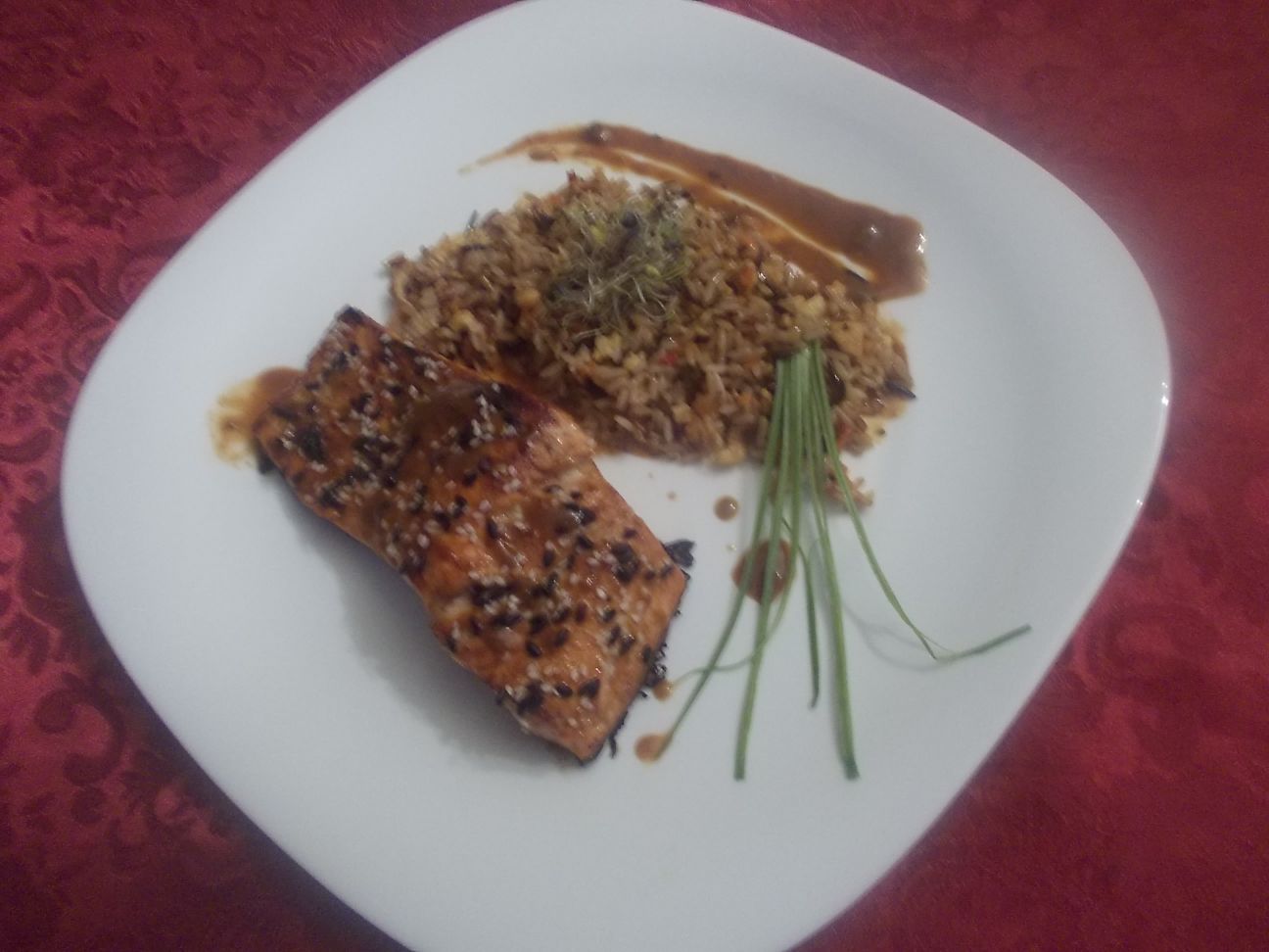 Super Nico: Somon cu orez prajit si sos de red curry