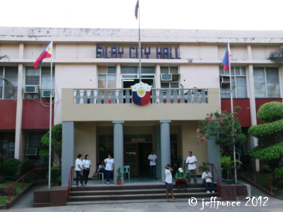 Bisayang Manlalakbay around the Philippines: Hello Silay City Hall in ...