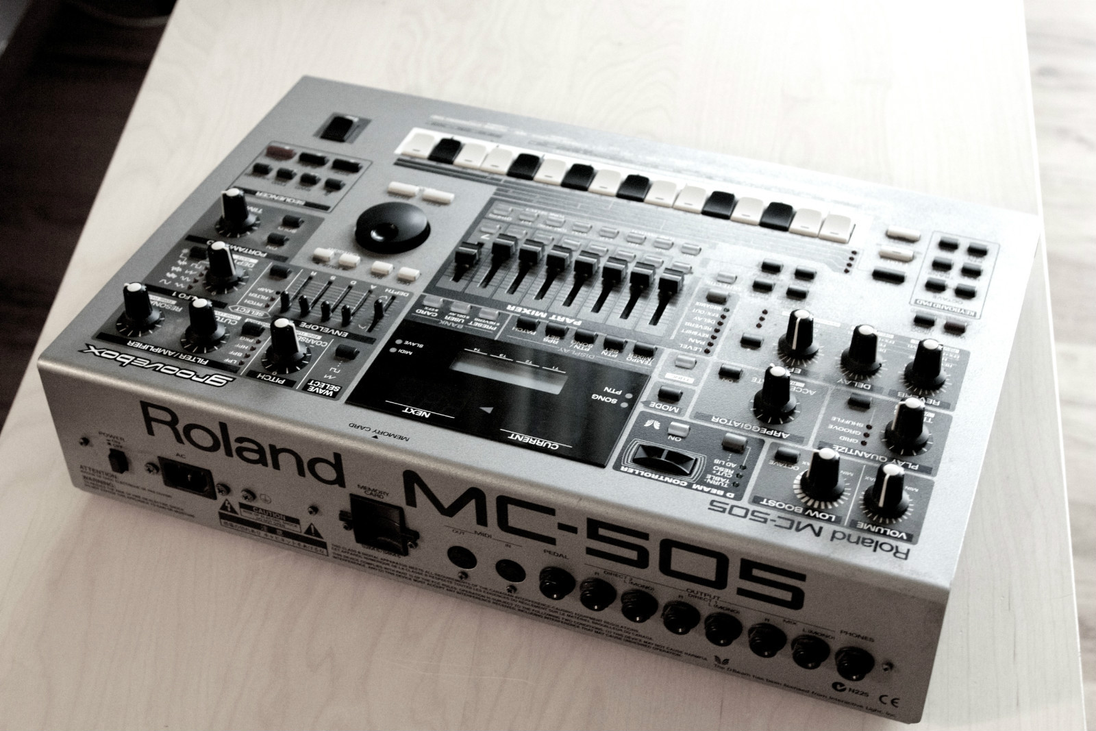 MATRIXSYNTH: ROLAND MC-505 Groovebox Drum Machine Synthesizer