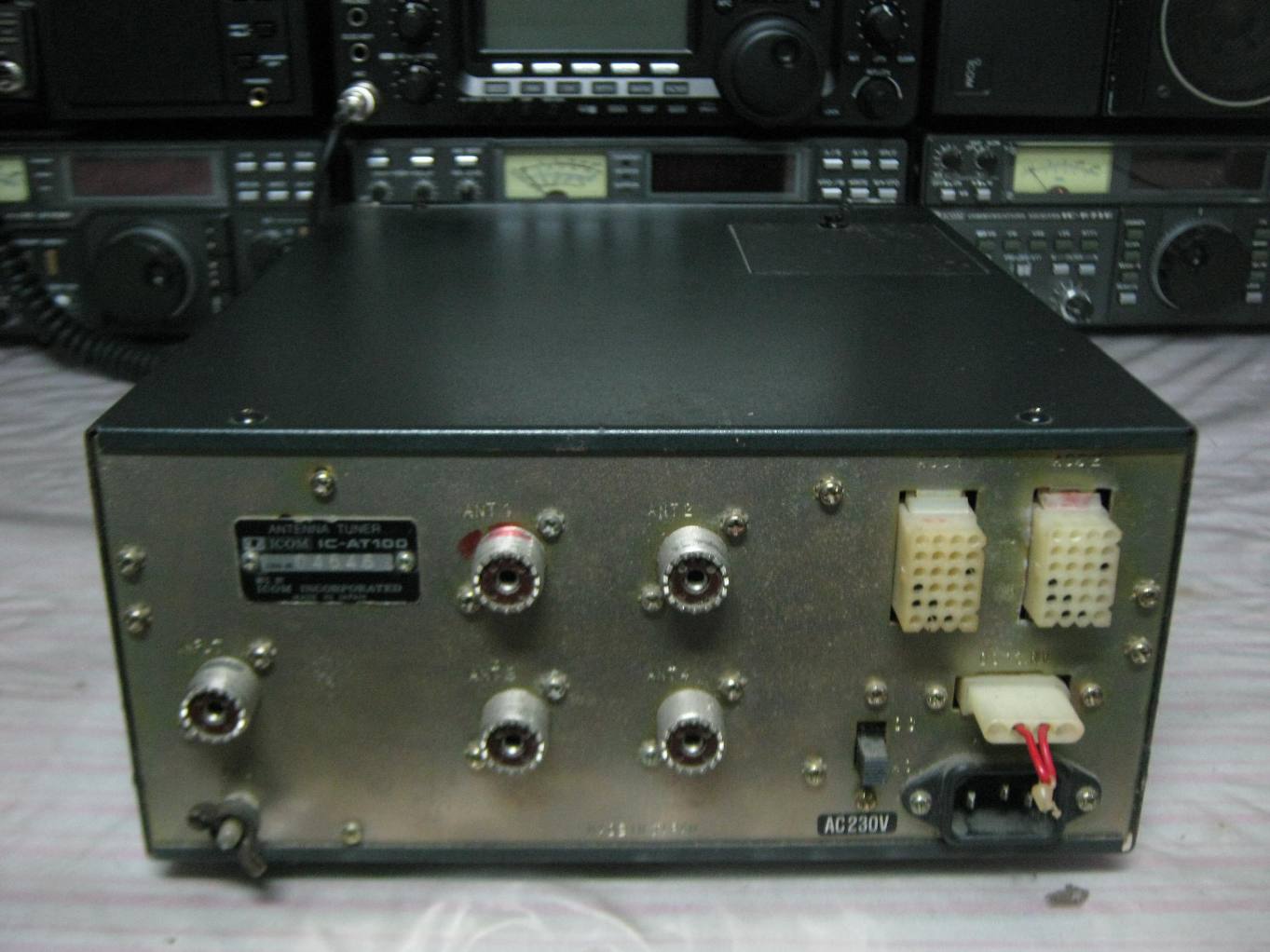 MEDAN RADIO: Icom AT-100 no.2