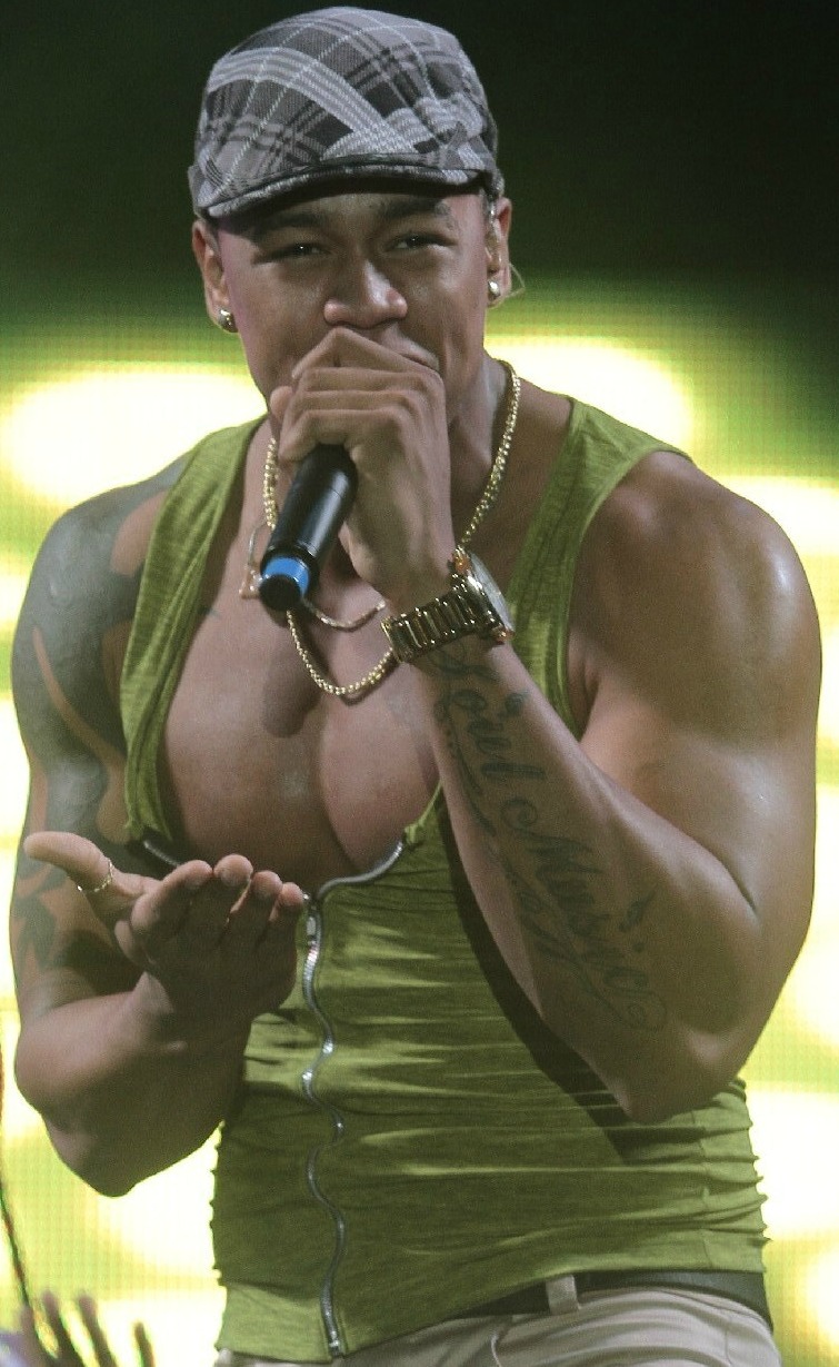 DAVID DUST: Featured Singer - Leo Santana