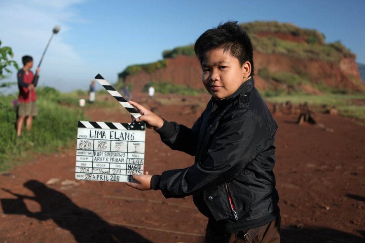 Negeri Seribu Kata: [Review Film] Lima Elang