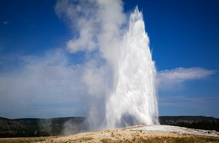 Old Faithful, United States - A Cone Geyser in Yellowstone National ...