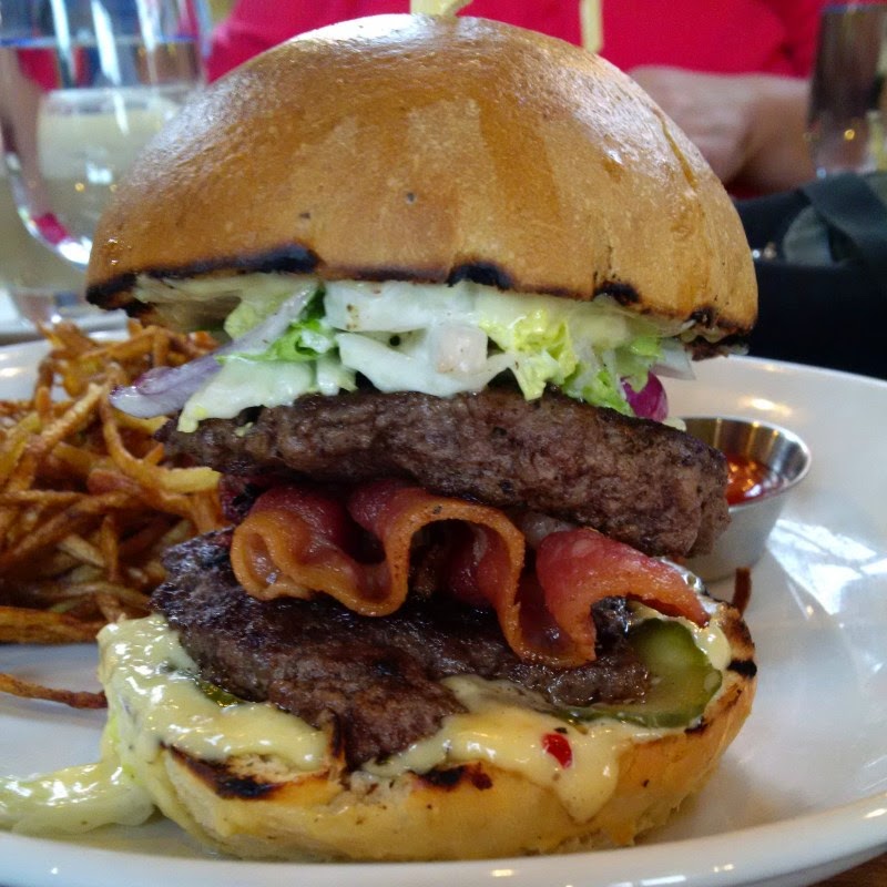 Burger Club - Winnipeg: Cibo Waterfront Cafe: 4.4/5
