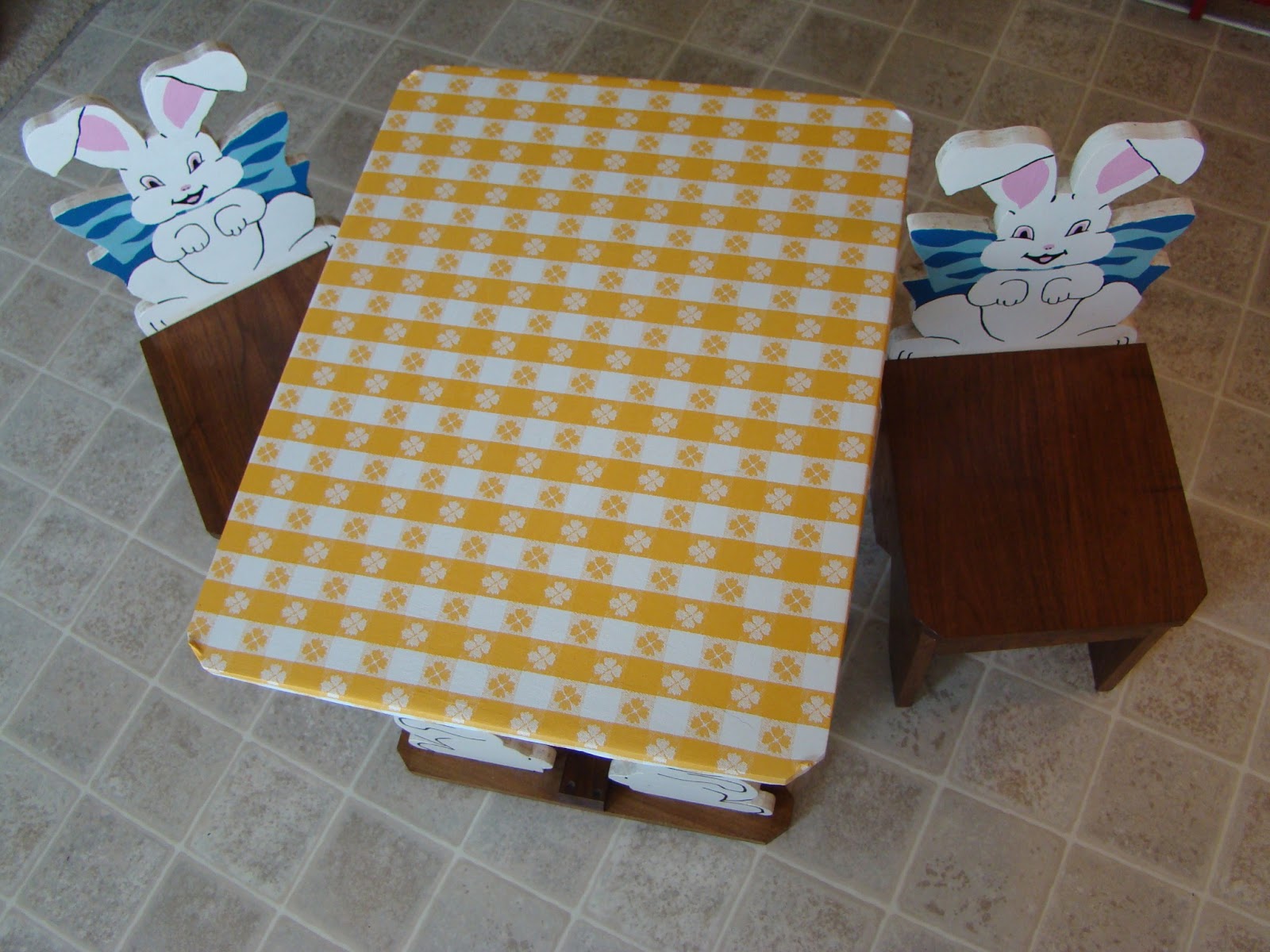 HoneyBeeHive: Kid's Table Cover
