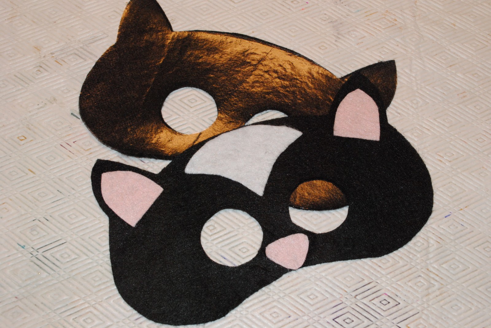 Thou Shall Not Whine: Meeeeee-Owwww! Animal Mask Tutorial (cat)