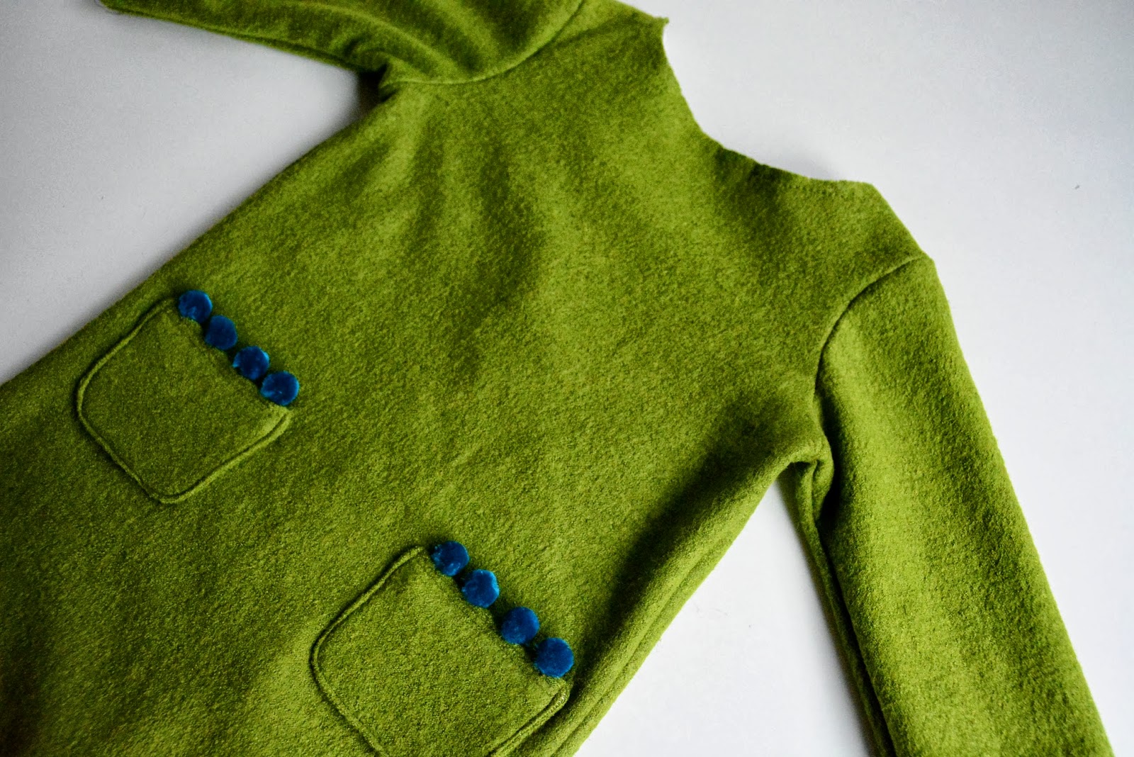 Aesthetic Nest: Sewing: Pom-Pom Trimmed Boiled Wool Bateau (Tutorial)