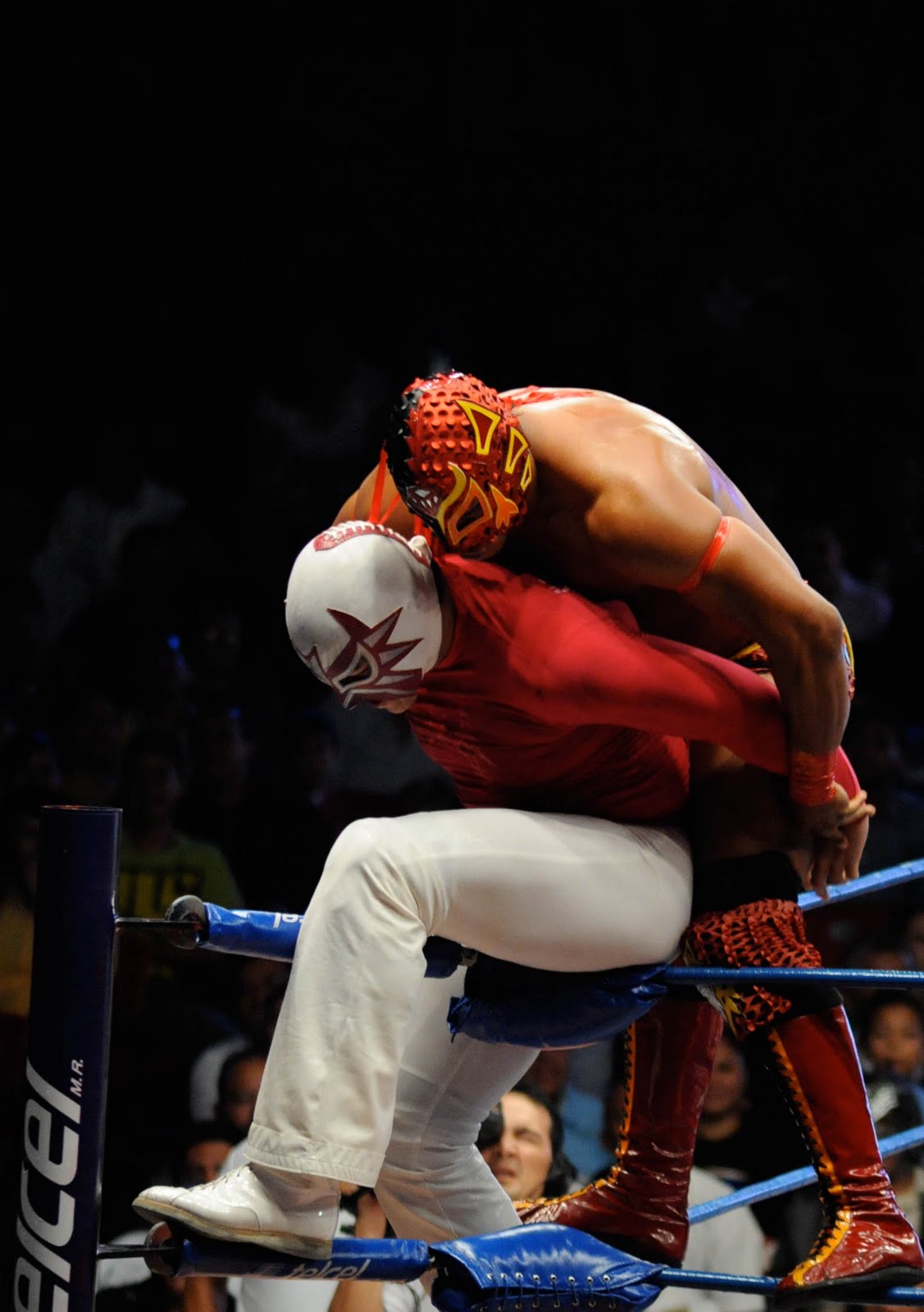 El Divan de Diana: Mexican Wrestling aka Lucha Libre