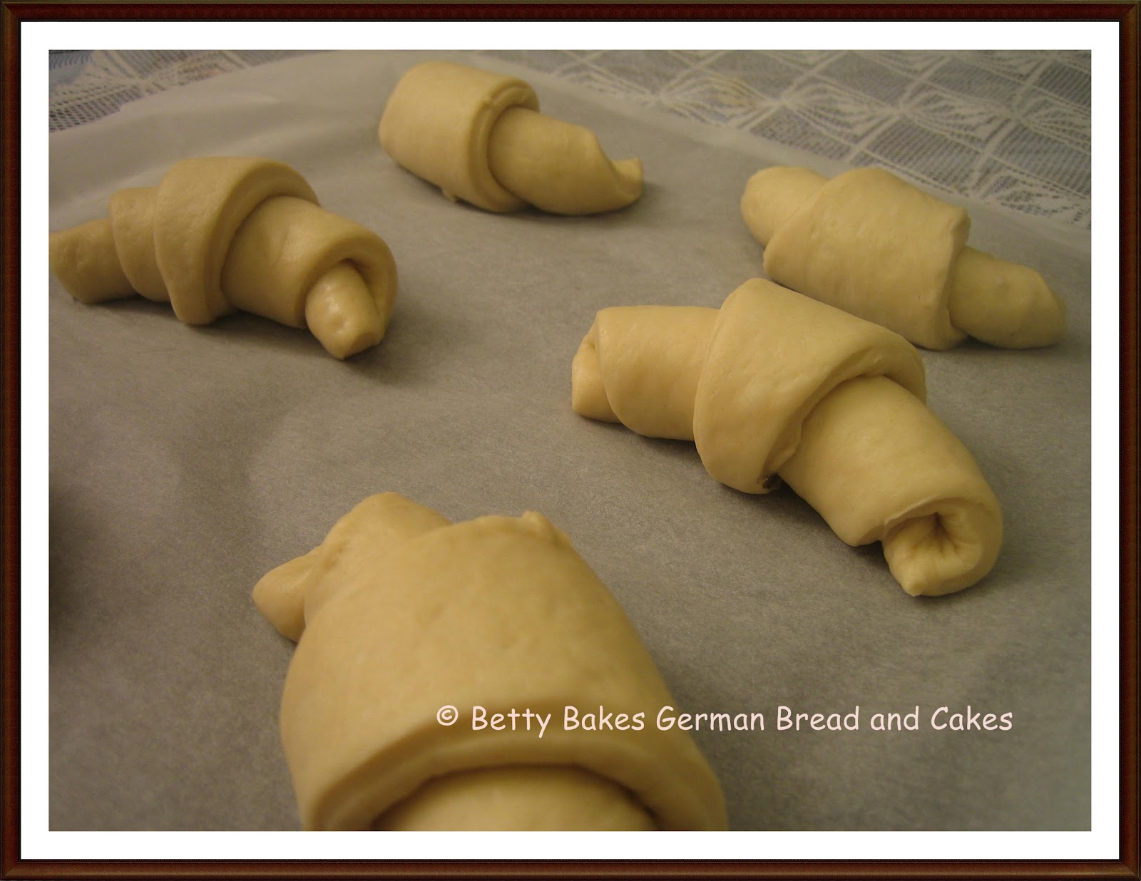 Betty Bakes German Bread and Cakes: Butter crescents - “Butterhörnchen”
