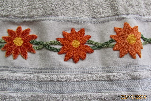 Blog da Bete Artesanatos: Toalha de Rosto com Gerberas em Bordado Russo ...