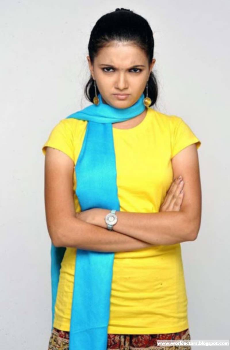 Mollywood Actress Saranya Mohan Cute picture Gallery | World of Actors