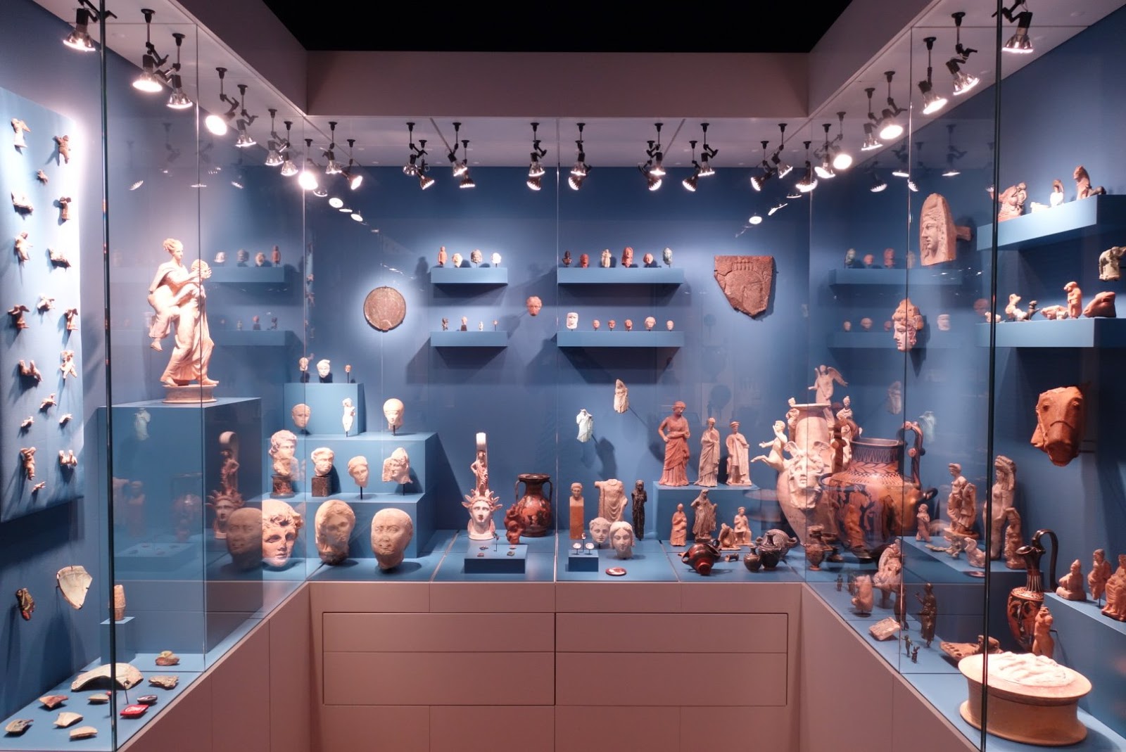Pieces of Our Past: Global History and Antiquities: Greek Pottery in ...