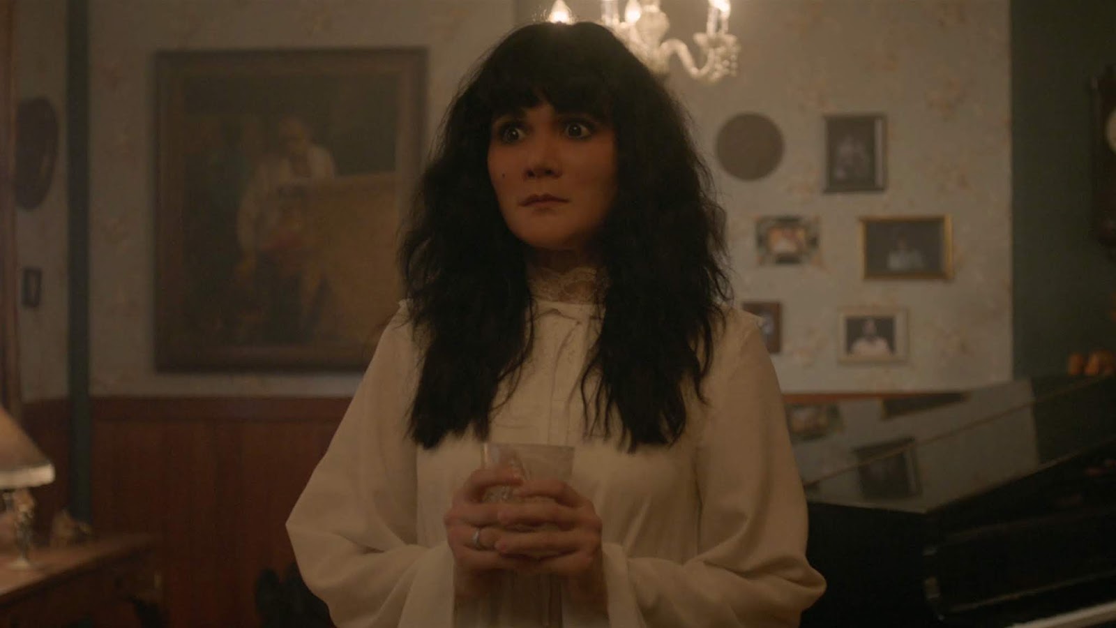 REVIEW : SUZZANNA BERNAPAS DALAM KUBUR