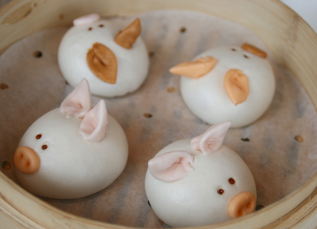 Dining at Hong Kong Disneyland - Disney Dim Sum, Character Dining ...