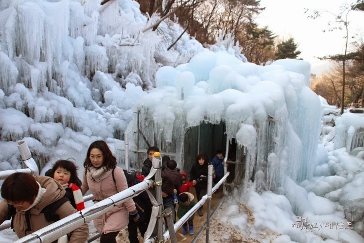 Meet Daegu’s Snow Palace: Biseul Mountain Recreational Forest Ice Hill ...