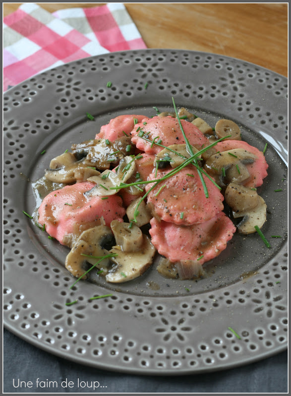 Une faim de loup: Raviole à la ricotta et sa sauce forestière
