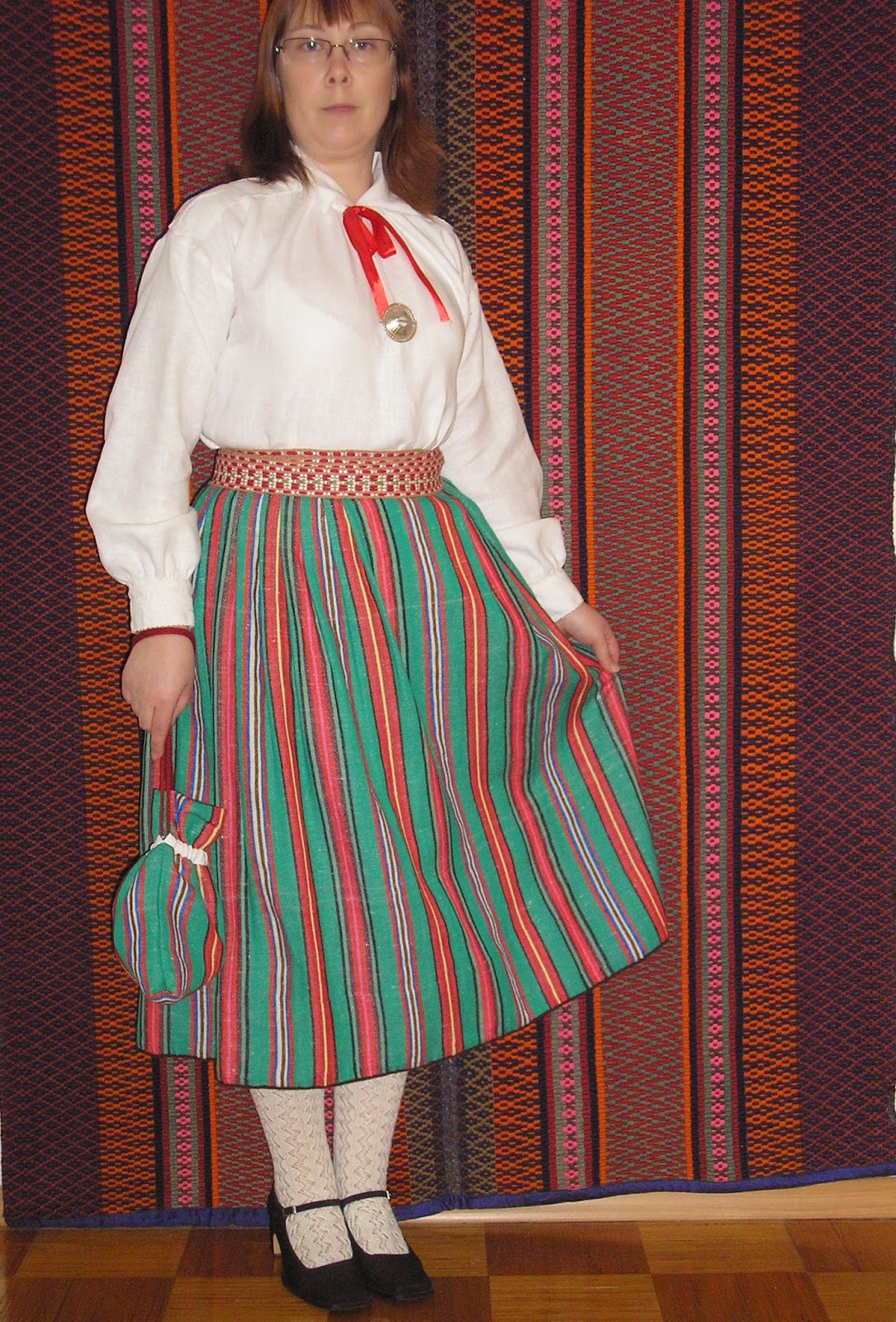 Isetehtud asjade võlu: Urvaste neiu rahvariided